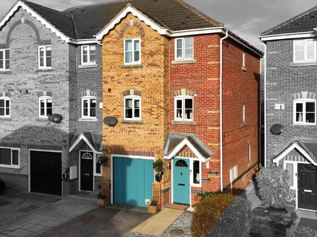 4 bedroom end of terrace house for sale