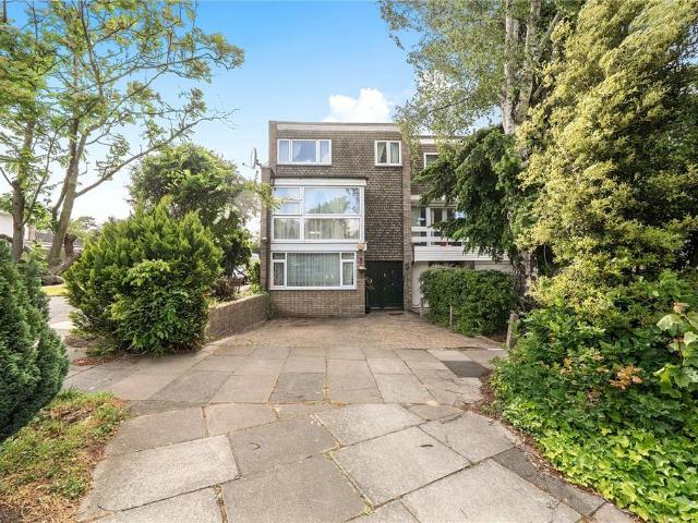 4 bedroom end of terrace house for sale