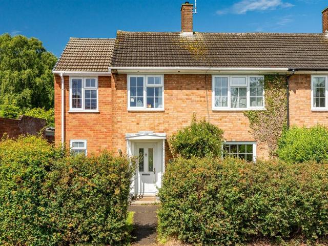 4 bedroom end of terrace house for sale