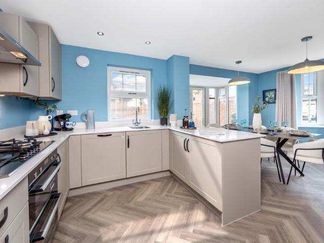 4 bedroom end of terrace house for sale