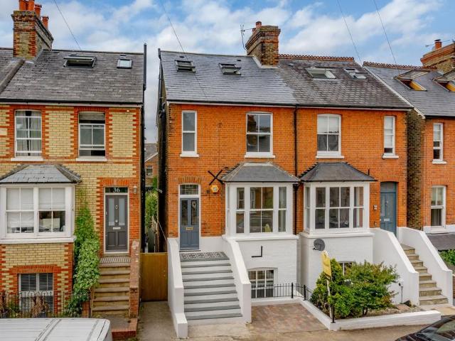 4 bedroom end of terrace house for sale