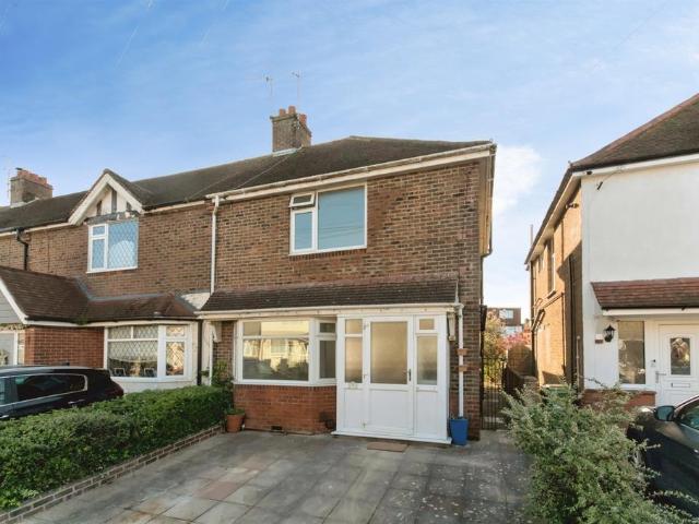 4 bedroom end of terrace house for sale