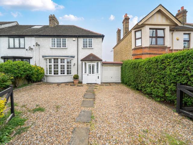 4 bedroom end of terrace house for sale