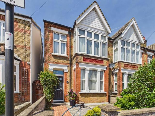 4 bedroom end of terrace house for sale