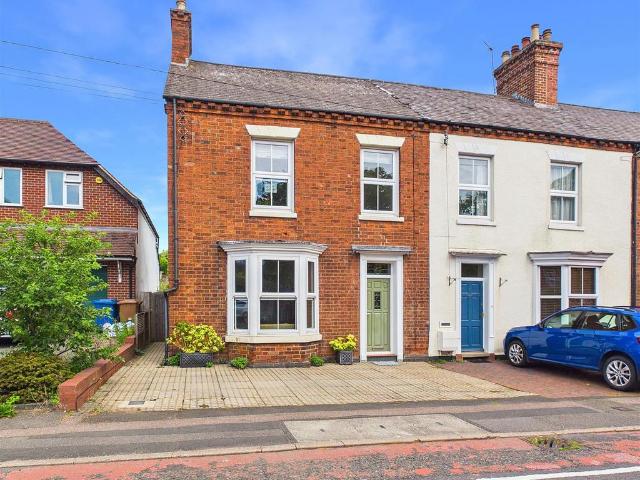 4 bedroom end of terrace house for sale