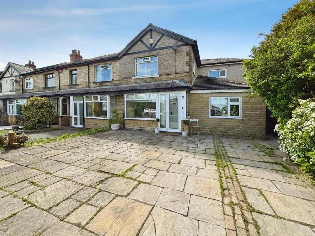 4 bedroom end of terrace house for sale