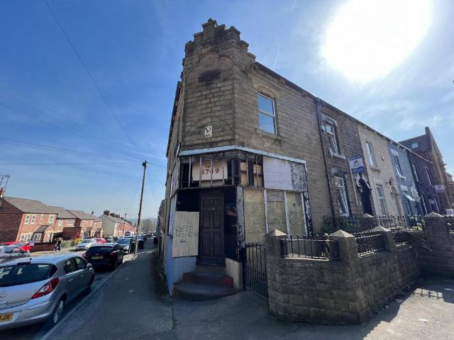 4 bedroom end of terrace house for sale