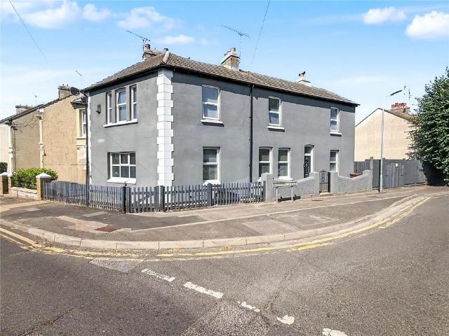 4 bedroom end of terrace house for sale