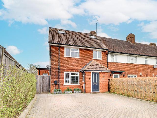4 bedroom end of terrace house for sale
