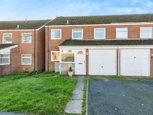 4 bedroom end of terrace house for sale