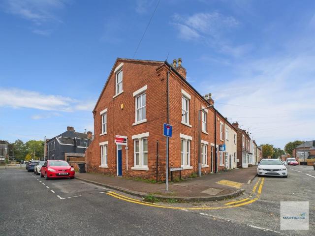 4 bedroom end of terrace house for sale