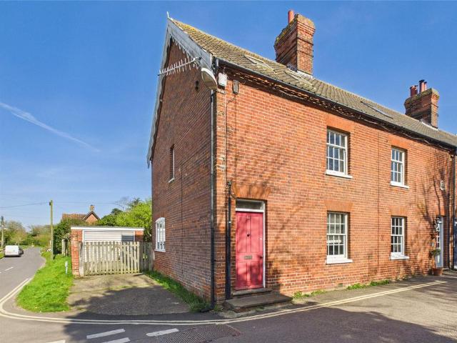 4 bedroom end of terrace house for sale