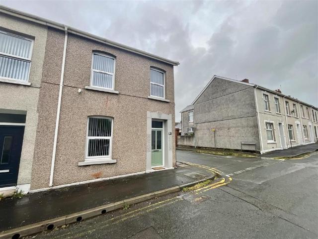 4 bedroom end of terrace house for sale