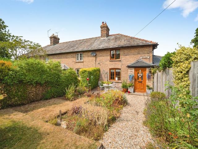 4 bedroom end of terrace house for sale