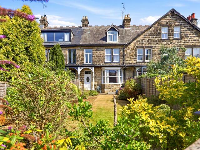 4 bedroom end of terrace house for sale