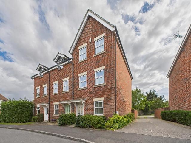 4 bedroom end of terrace house for sale