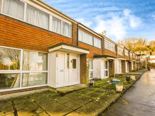4 bedroom end of terrace house for sale