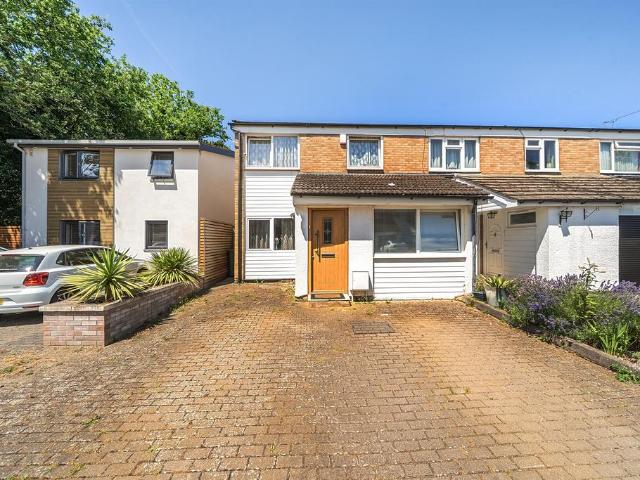 4 bedroom end of terrace house for sale