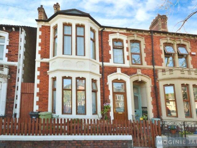 4 bedroom end of terrace house for sale