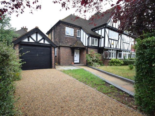4 bedroom end of terrace house for sale
