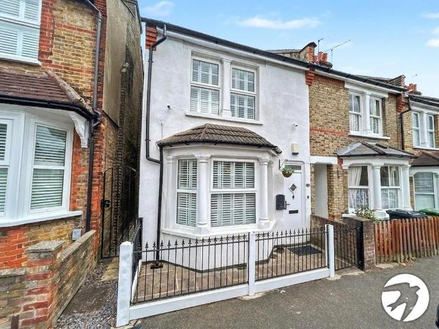 4 bedroom end of terrace house for sale