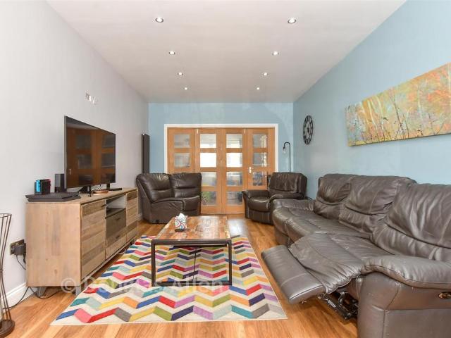 4 bedroom end of terrace house for sale