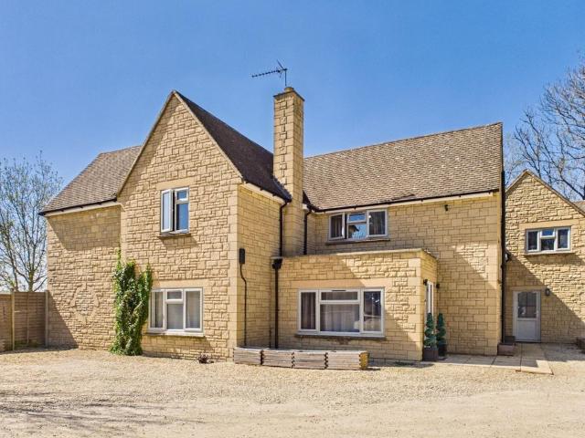 4 bedroom end of terrace house for sale