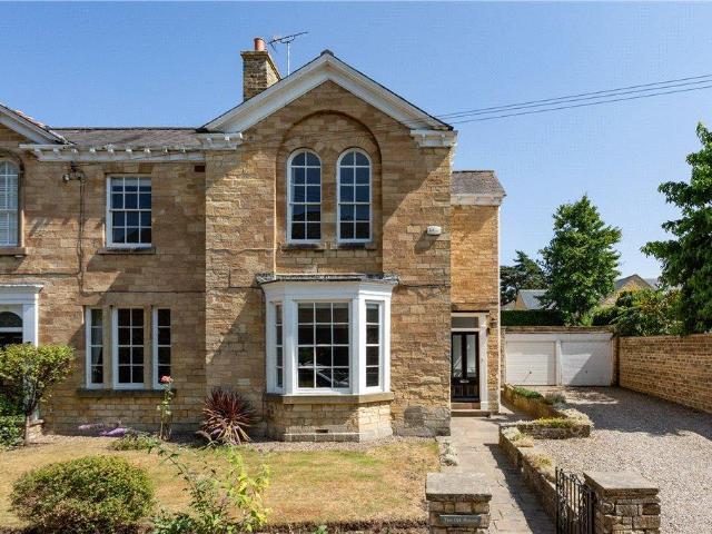 4 bedroom end of terrace house for sale