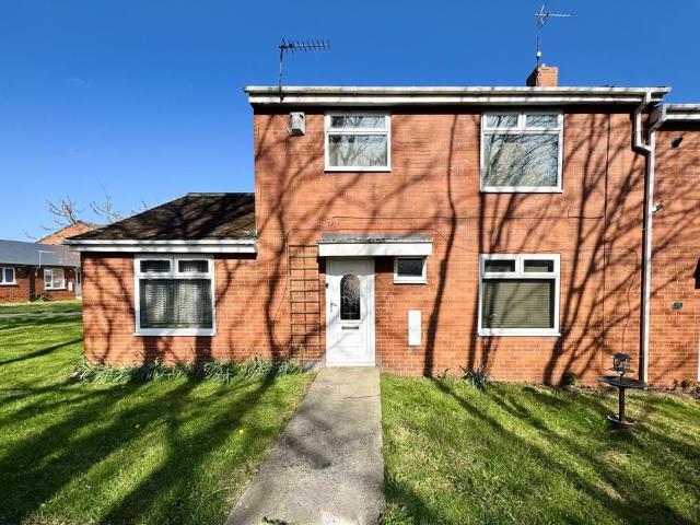 4 bedroom end of terrace house for sale