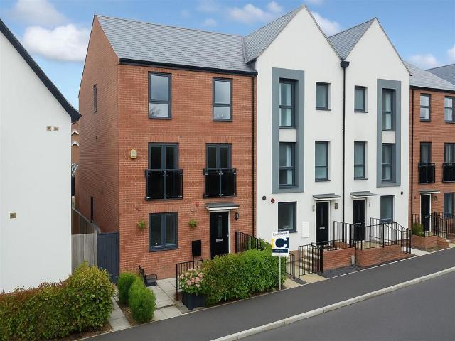 4 bedroom end of terrace house for sale