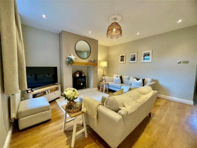 4 bedroom end of terrace house for sale