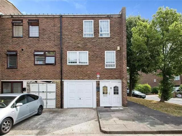 4 bedroom end of terrace house for sale