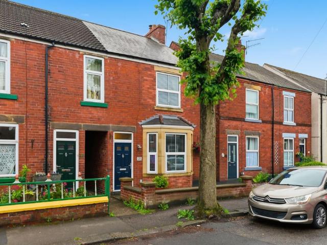 4 bedroom end of terrace house for sale