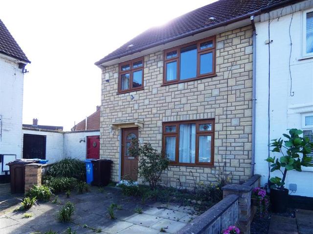 4 bedroom end of terrace house for sale