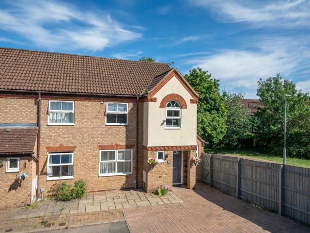 4 bedroom end of terrace house for sale