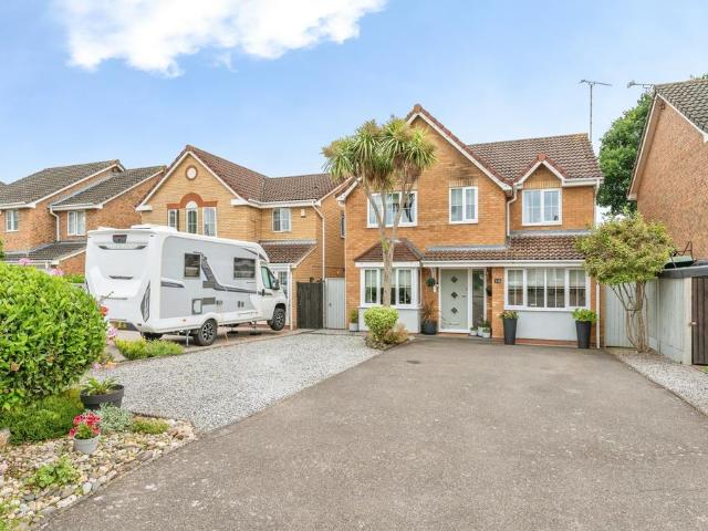 4 bedroom end of terrace house for sale