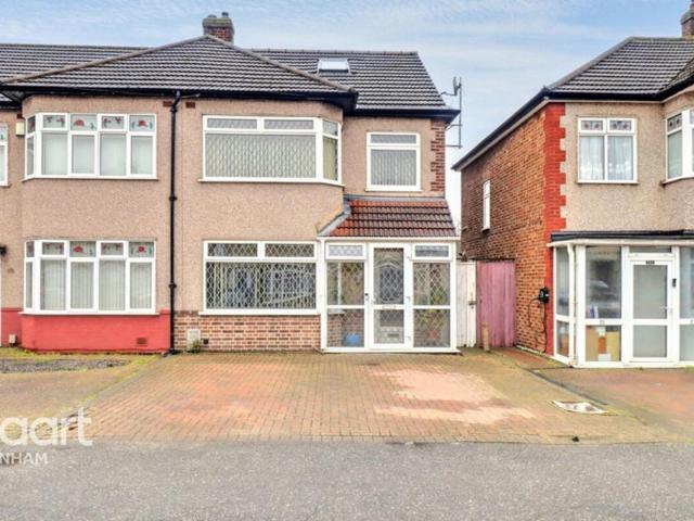 4 bedroom end of terrace house for sale
