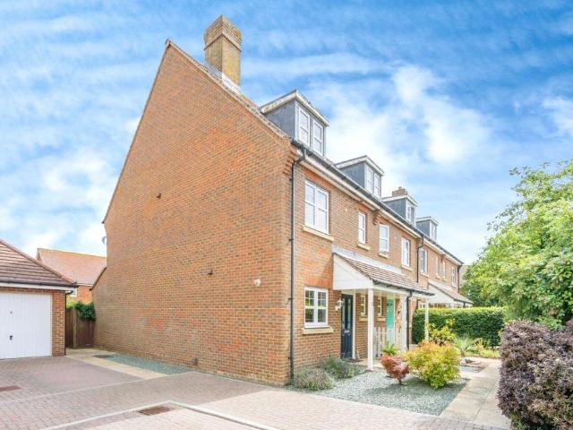 4 bedroom end of terrace house for sale