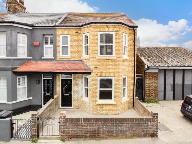 4 bedroom end of terrace house for sale