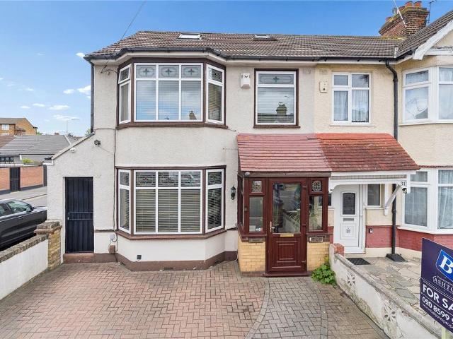 4 bedroom end of terrace house for sale
