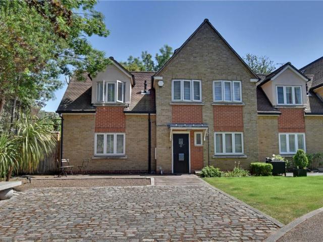 4 bedroom end of terrace house for sale