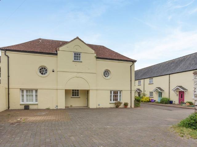 4 bedroom end of terrace house for sale
