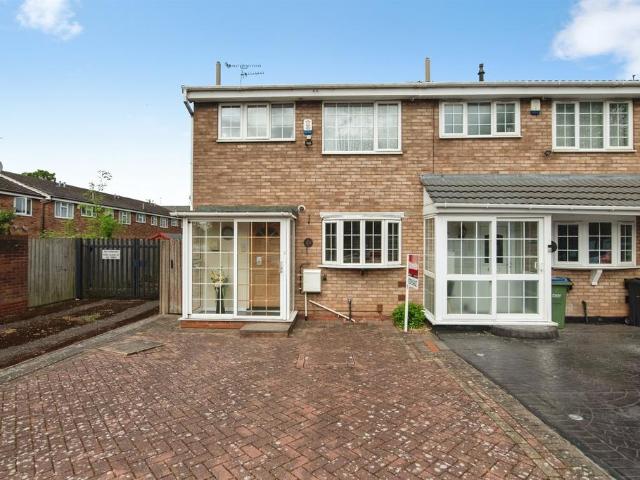 4 bedroom end of terrace house for sale