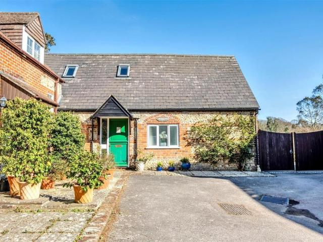 4 bedroom end of terrace house for sale
