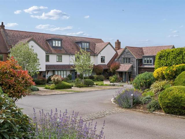 4 bedroom end of terrace house for sale