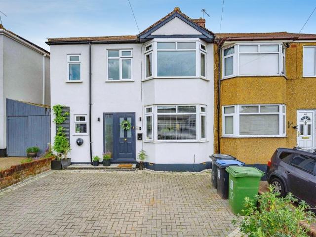 4 bedroom end of terrace house for sale