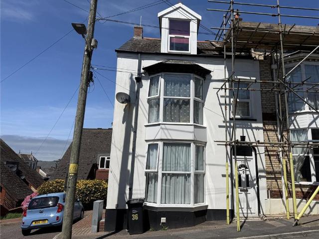 4 bedroom end of terrace house for sale