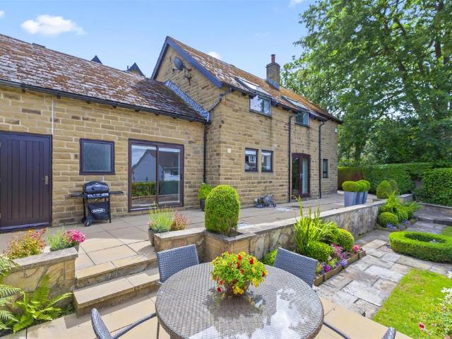 4 bedroom end of terrace house for sale