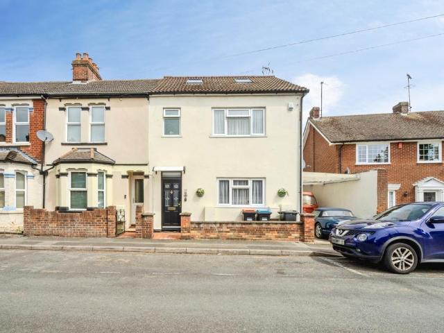 4 bedroom end of terrace house for sale