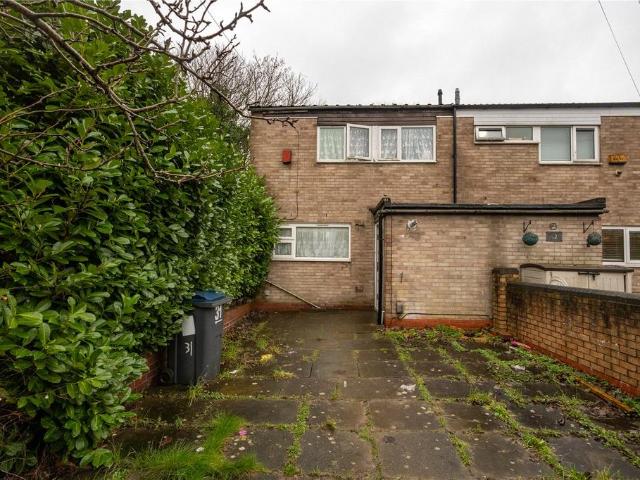 4 bedroom end of terrace house for sale